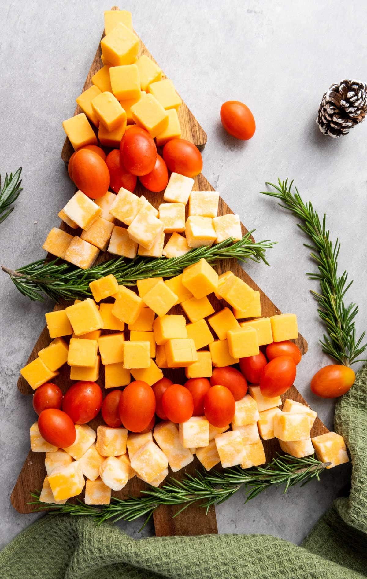 60+ Amazing Christmas Themed Party Appetizers and Desserts - A Hundred ...