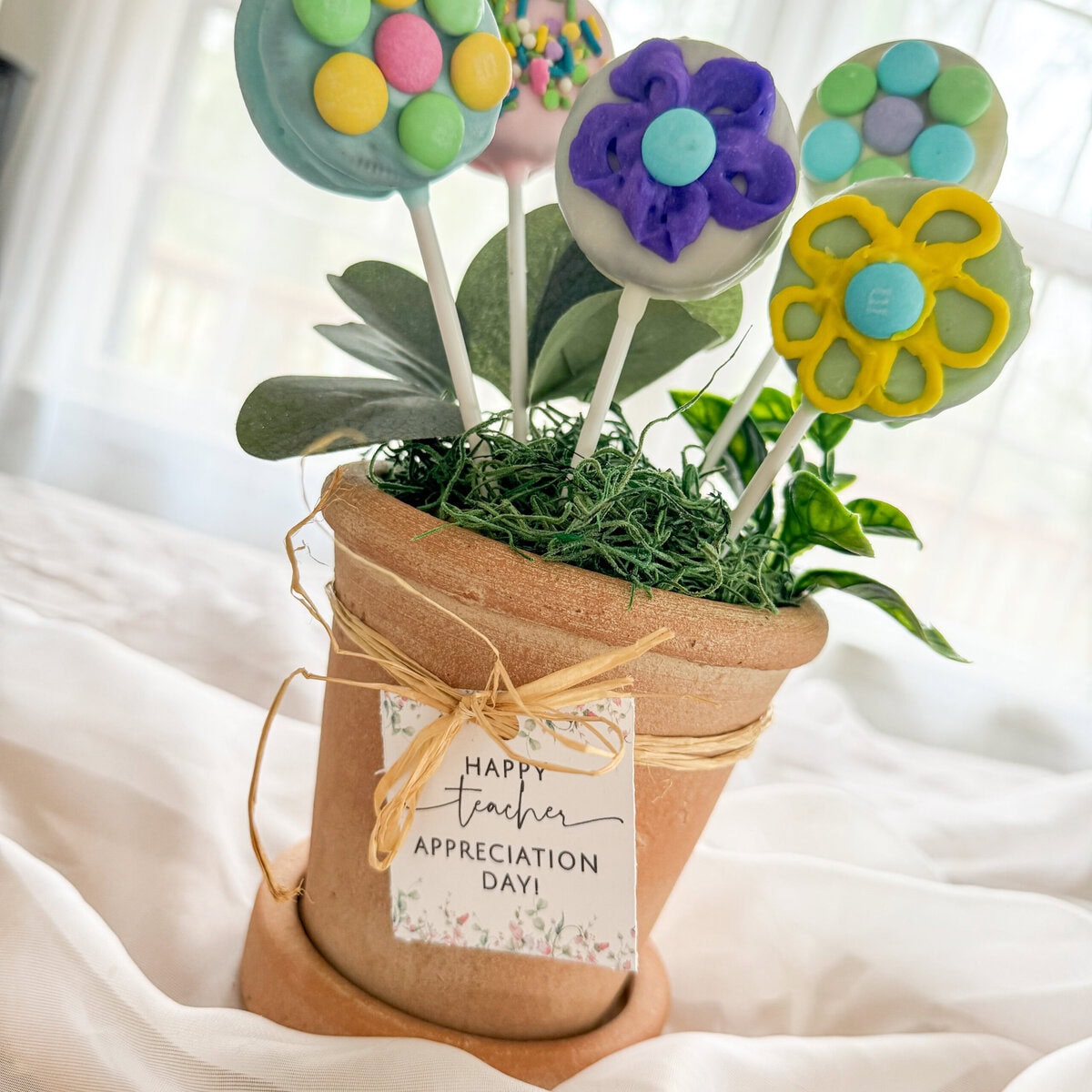 Teacher Appreciation Flower Oreo Pops (+ Free Tag)